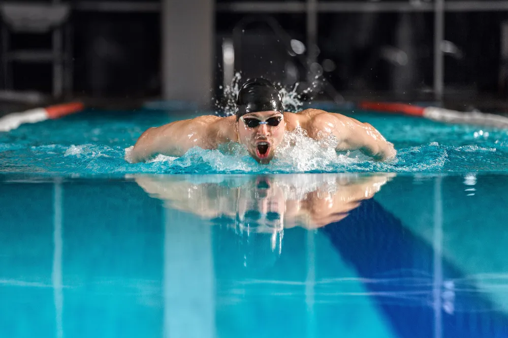 Does Breathing into Someone’s Mouth While Swimming Really Work?